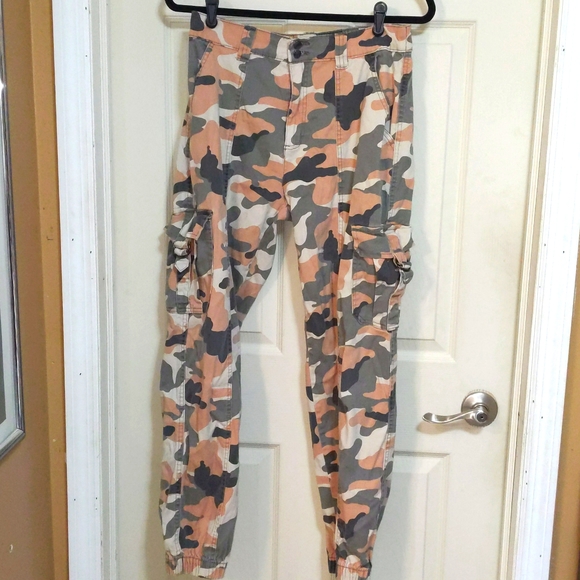 refuge | Pants & Jumpsuits | Refuge Camo Print Size Large Relaxed Cargo ...